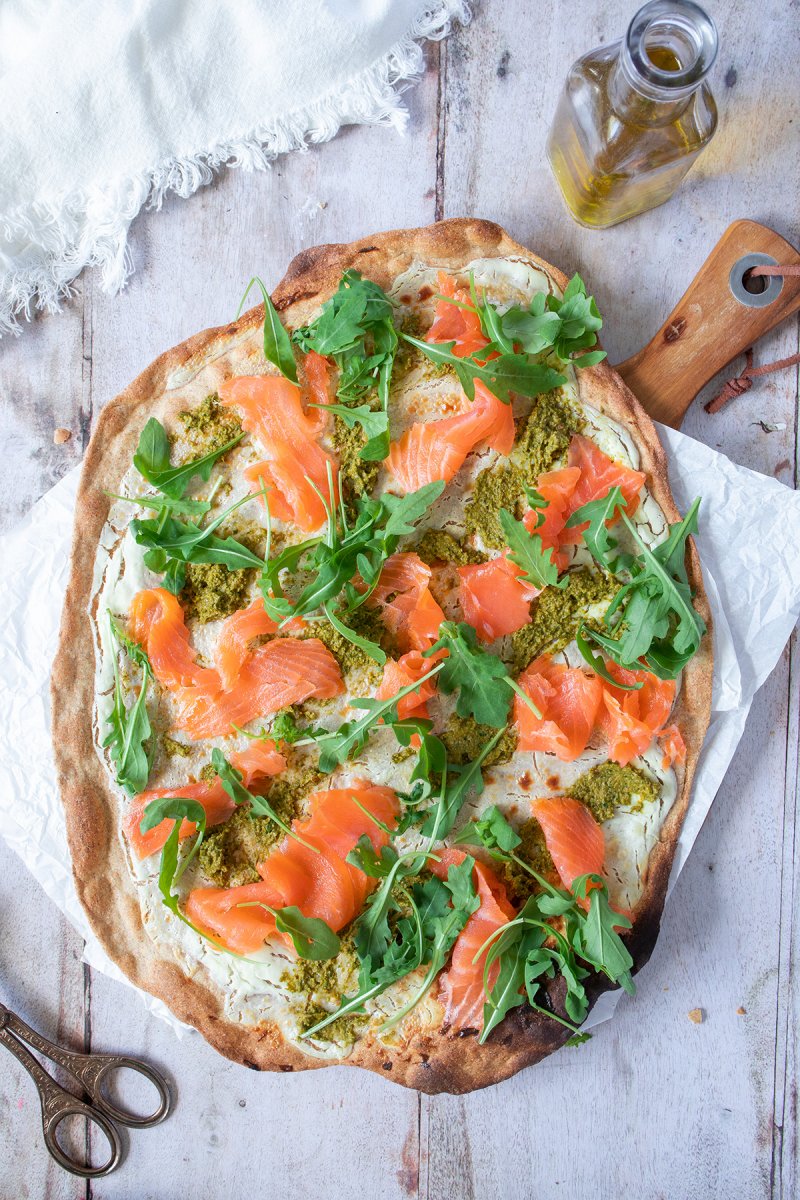 Flammkuchen mit Lachs und Rucola • Jules' Menu